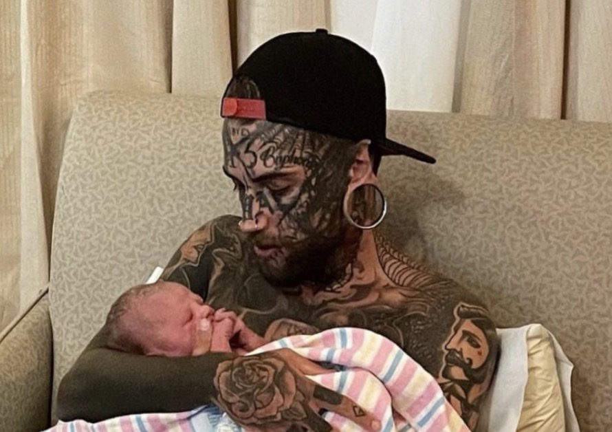 One cute thing after another: a 24-year-old man with a lot of tattoos ...