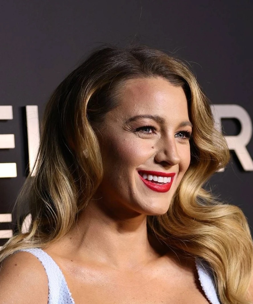Blake Lively showed off her figure six months after the birth of her ...