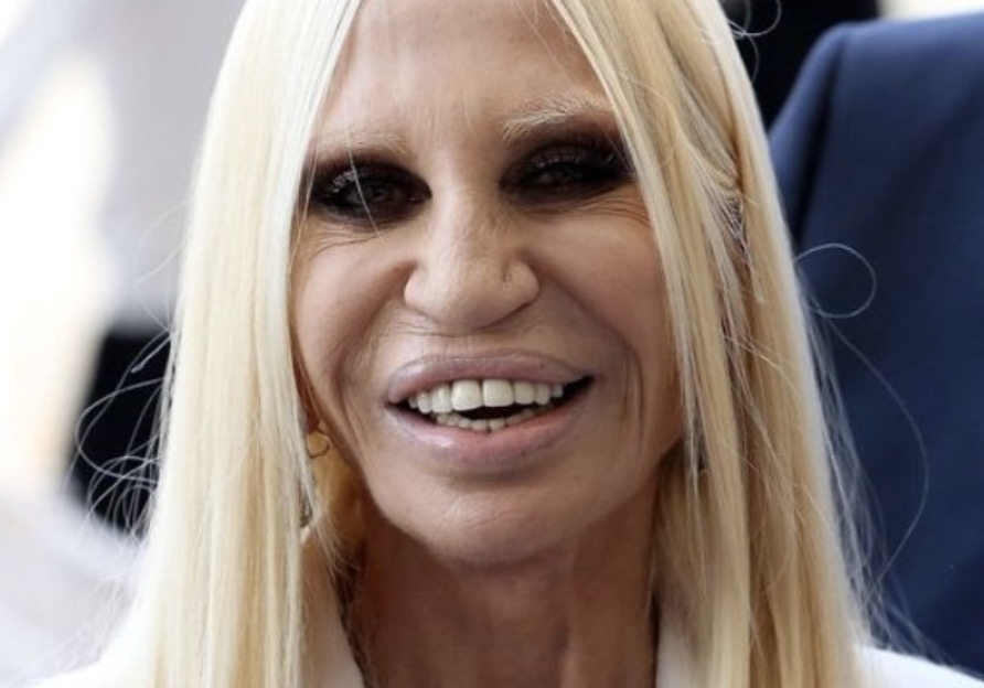 “Photos That Simply Terrify”: The Vacation Pics Of 67-year-old Versace ...